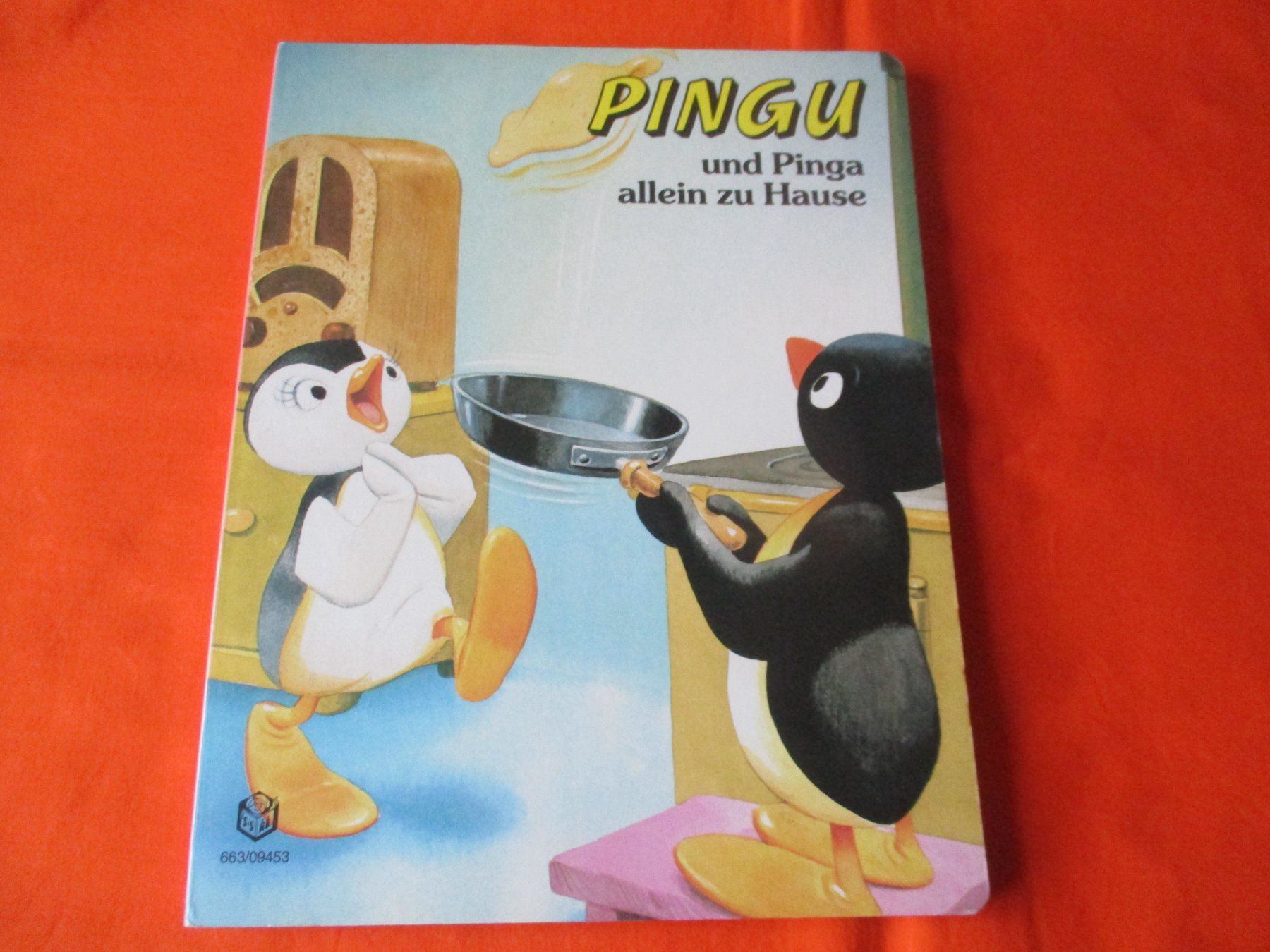 Bilderbuch Pingu und Pinga allein zu Hause (Gebraucht) in Birsfelden ...