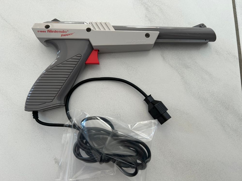 NES Nintendo Zapper Lightgun getestet & funktioniert (Gebraucht) in ...