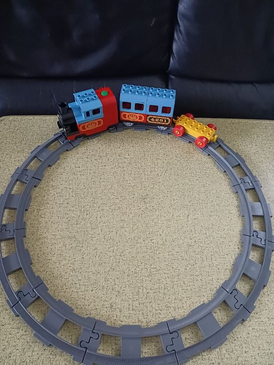 Lego Duplo Eisenbahn Zug mit Schienen, Top Zustand! (Gebraucht) in ...