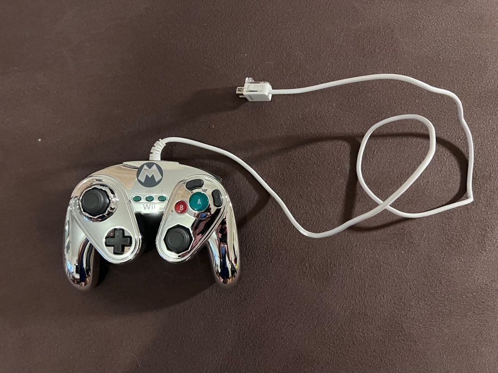 Wii/WiiU Fight Pad Controller: Metal Mario (Gebraucht) in Uetikon am ...