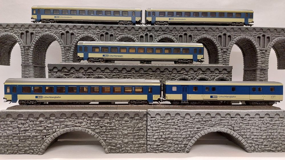 Märklin Personenw.BLS 4218/4219 mit Roco Gepäckwagen 44476 (Gebraucht ...