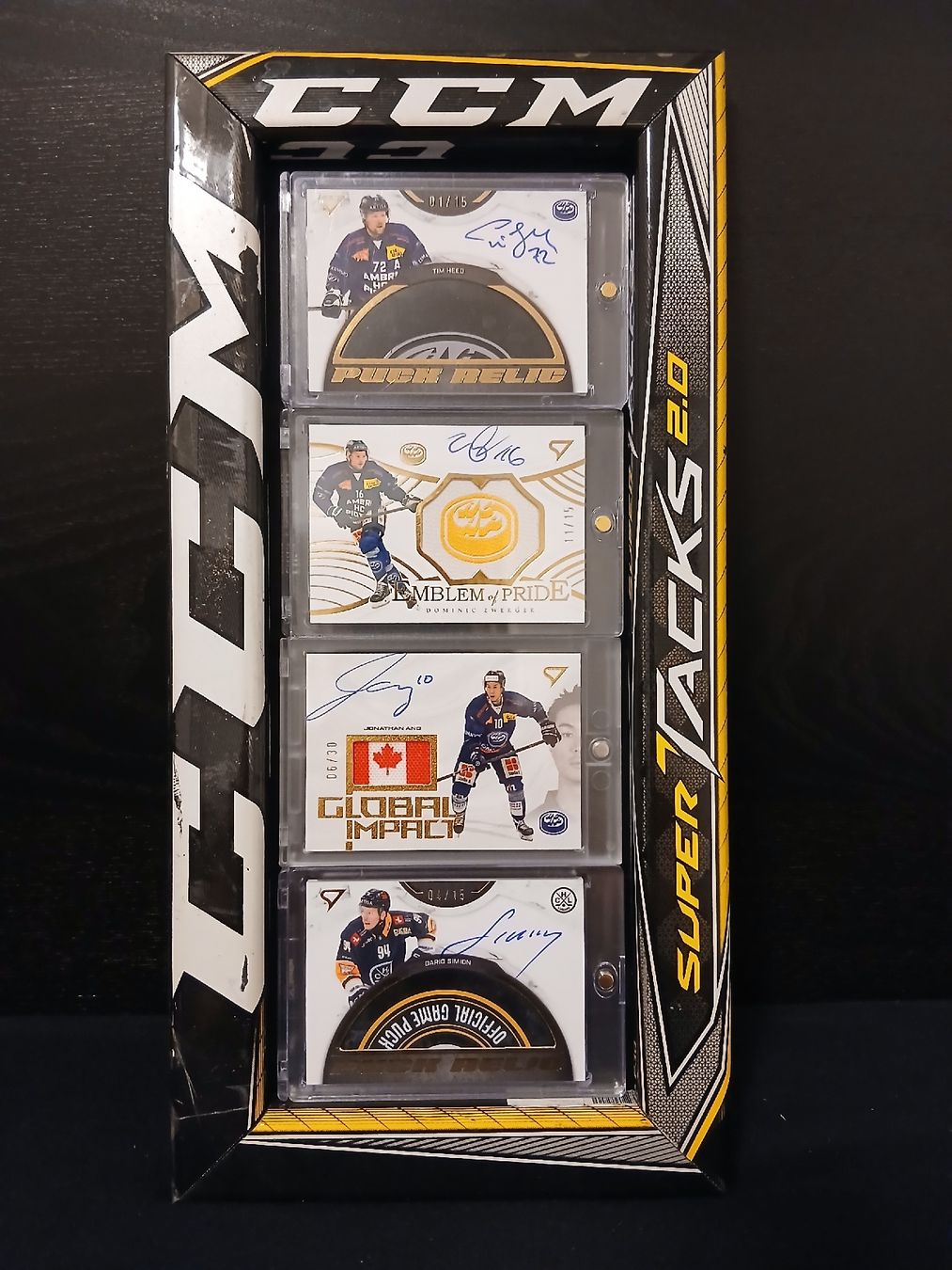 CCM stick frame, Game Jersey, Puck Relic, Blade Breakers (Neu (gemäss ...