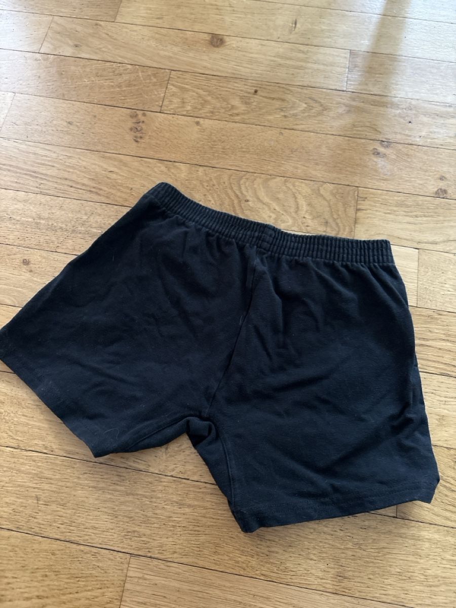 Short Errea noir taille S (D'occasion) à Martigny pour CHF 5 – avec ...