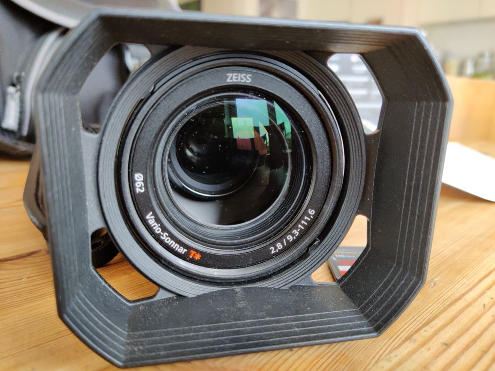 Sony FDR–AX100E Digital 4K Video Camera Recorder | Kaufen auf Ricardo