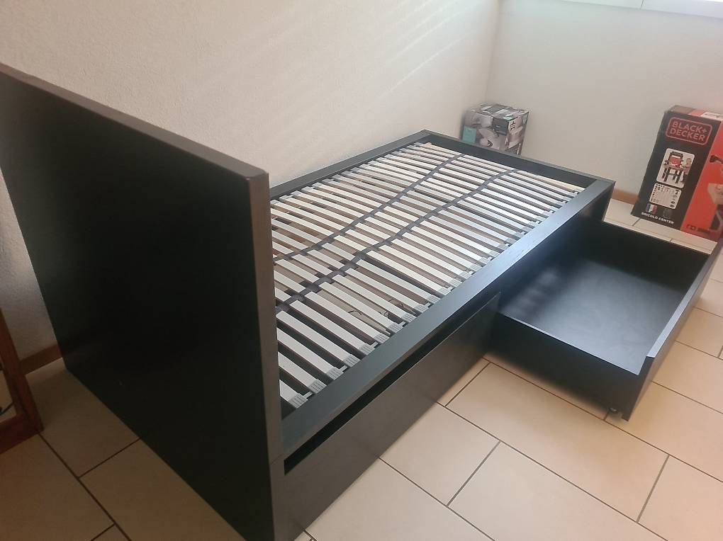 Lit avec 2 tiroirs et sommier 90x200 modèle Ikea Malm (Gebraucht) in Sion für CHF 65 – nur ...