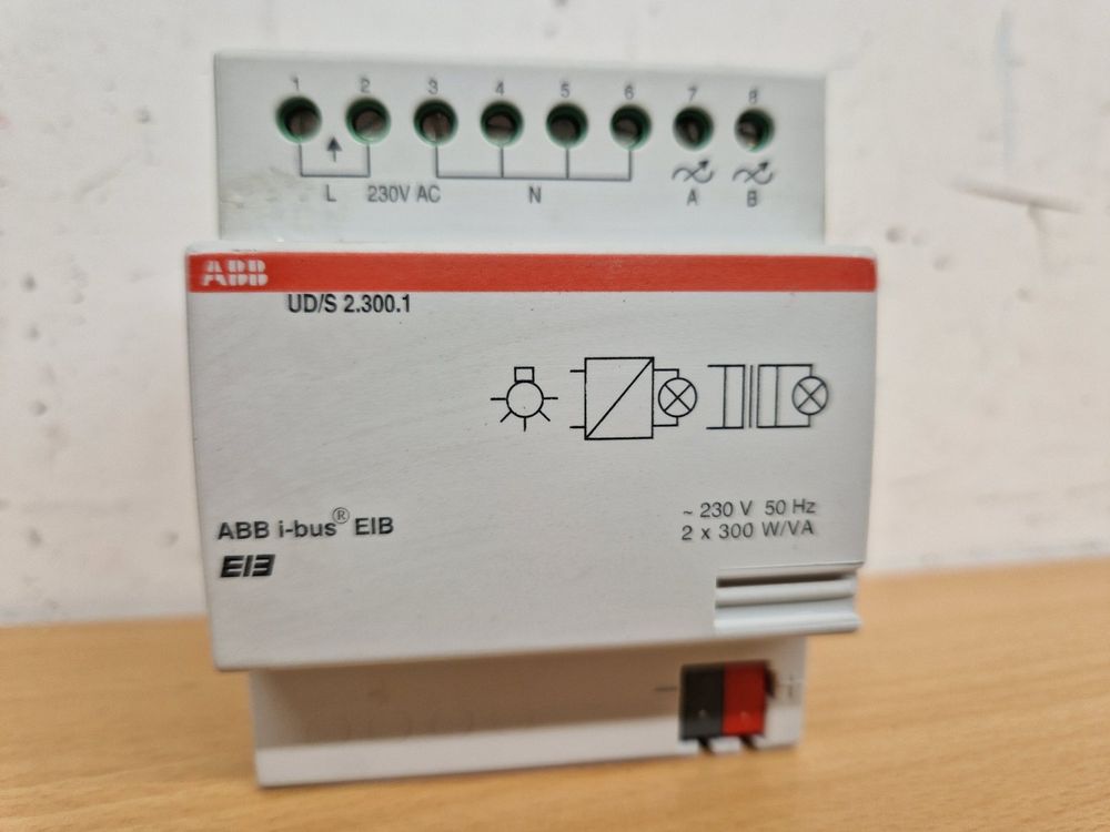 ABB KNX UD/S2.300.1 Universal-Dimmaktor, 2fach, 300 VA, REG (Gebraucht) in Sitterdorf für CHF 2 ...