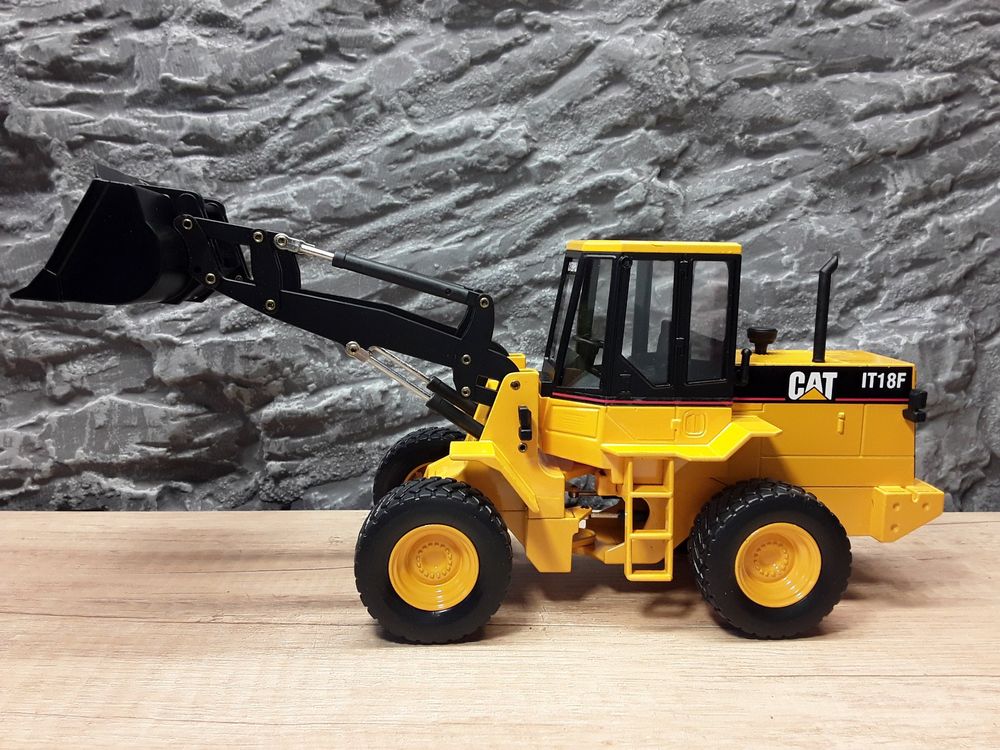 Rarität _ JOAL 184 _ Radlader CAT IT18F _ metall _ 1:25 | Kaufen auf ...