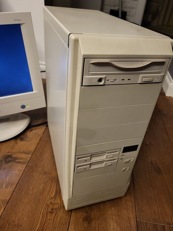 Retro PC : Midi Tower Pentium 90Mhz (Defekt) in für CHF 125 – nur ...
