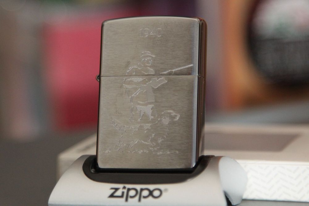 Zippo Hunter 1940 (Neu und originalverpackt) in Evolène für CHF 9 – mit ...