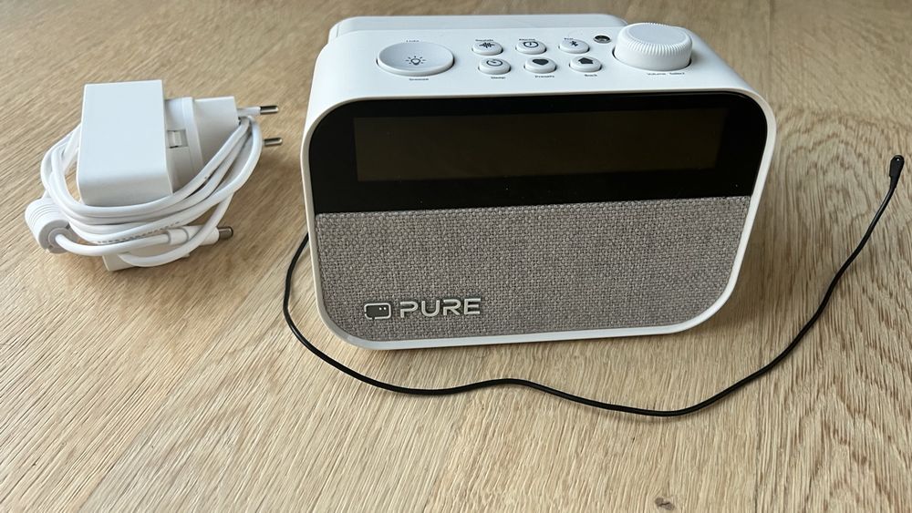 Pure Moment Charge Radio Wecker mit Qi Ladestation (Neu (gemäss ...