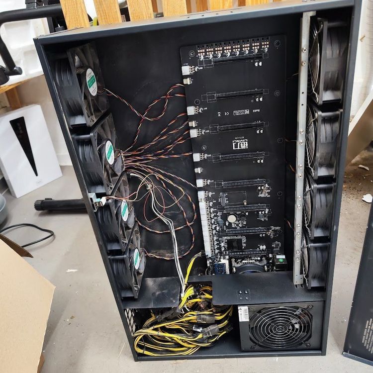 Mining Server Case 8X (Gebraucht) in Wängi für CHF 209 – nur Abholung ...