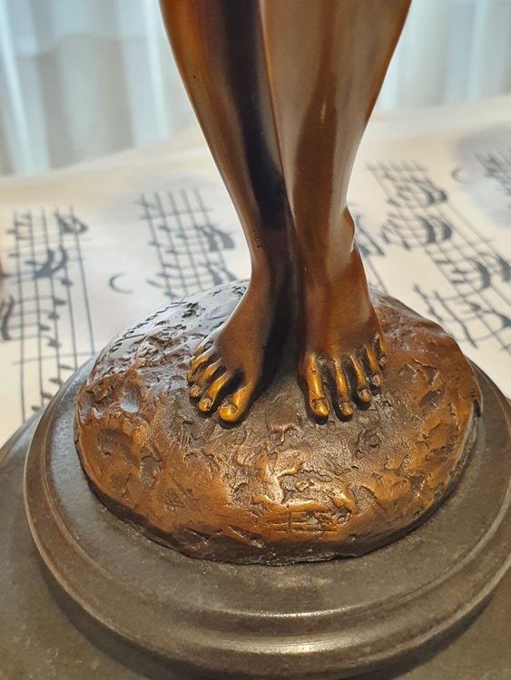 Stilvolle Bronzefigur Akt von Raymondo auf Marmor-Sockel | Kaufen auf ...