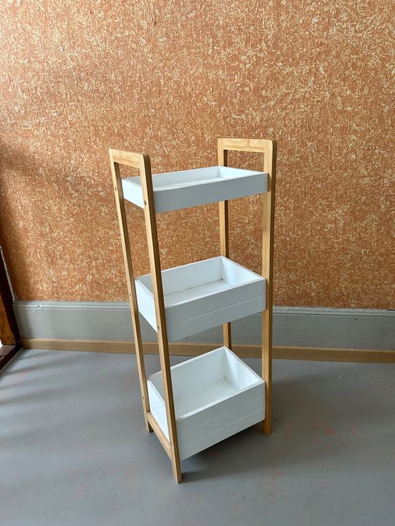 Badezimmermöbel: Bambusregal mit 3 weissen Körben (Gebraucht) in Zürich ...