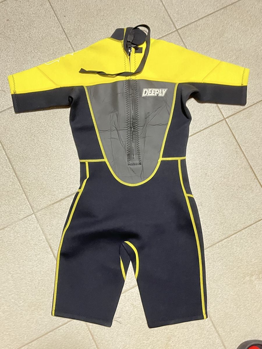 Neoprenanzug fast neu für Kinder 8-10 Jahre (Gebraucht) in ...