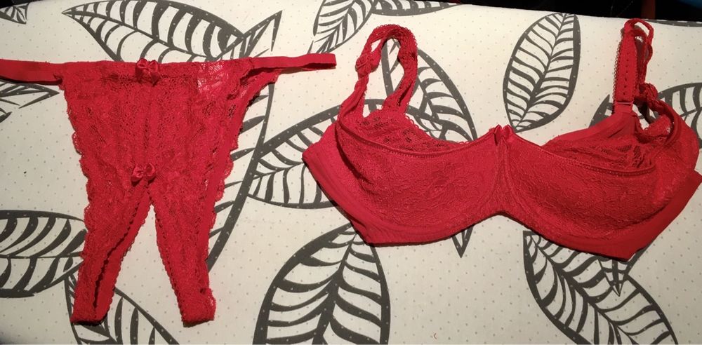 Roter BH & String Gr. 75F LA GUAPA Spitze NEU (Gebraucht) in Bellinzona ...