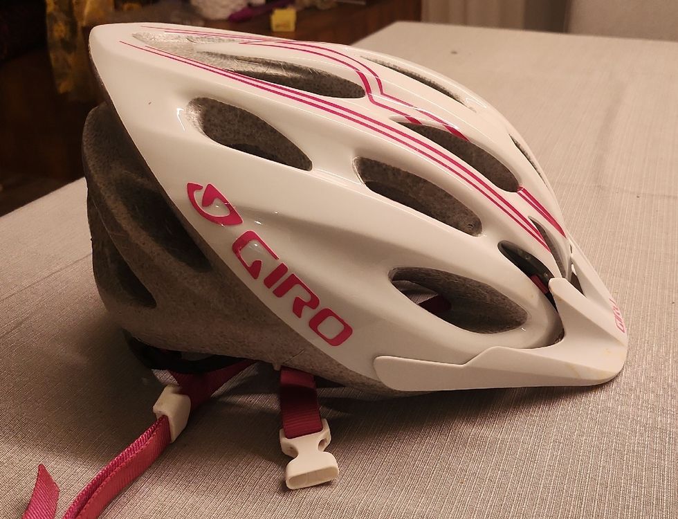 Giro Women's Bike Helmet (Gebraucht) in Frenkendorf für CHF 15 – nur Abholung auf Ricardo kaufen