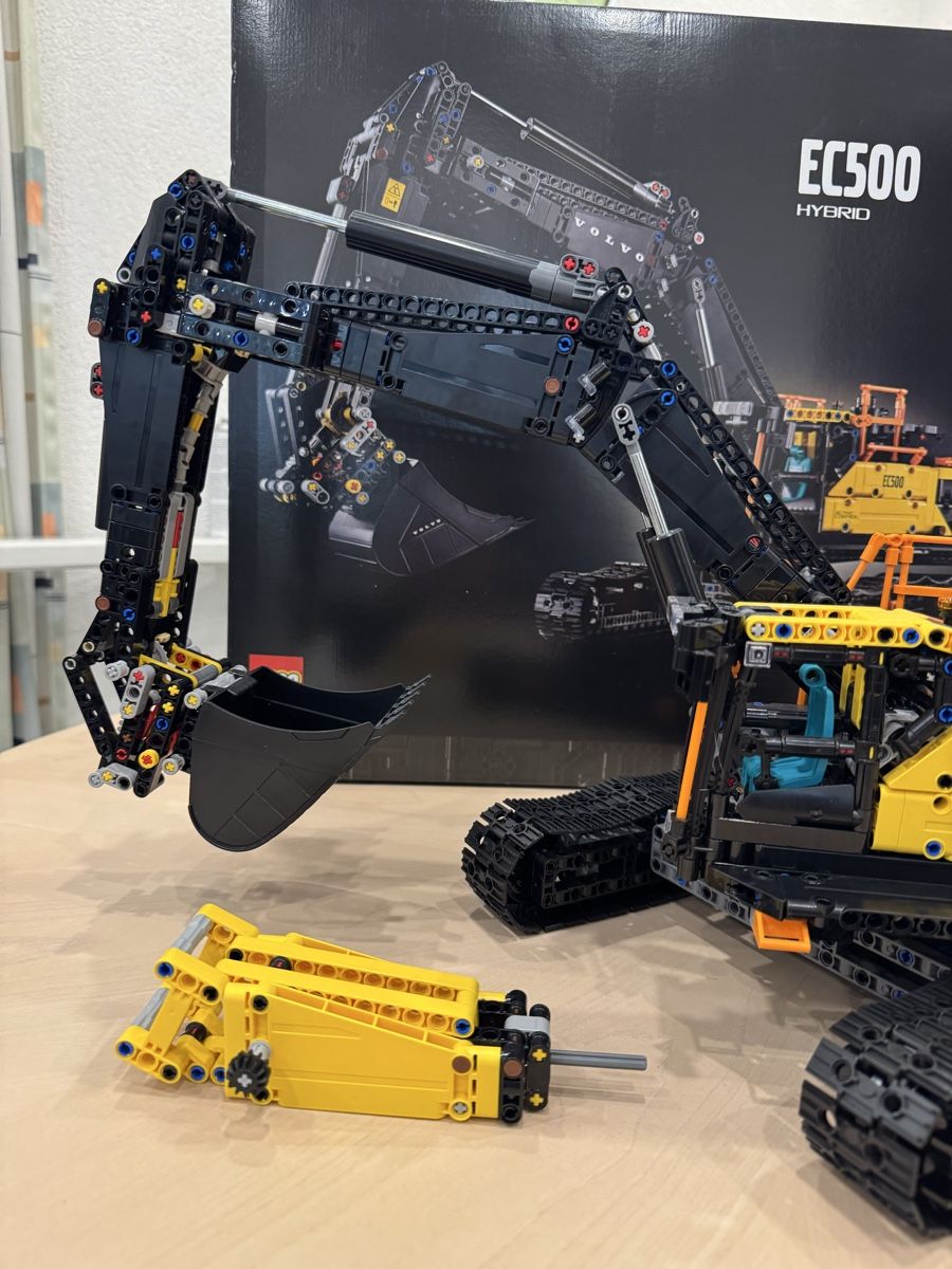 Lego Technic VOLVO EC500 (Gebraucht) in Illgau für CHF 200 – mit ...