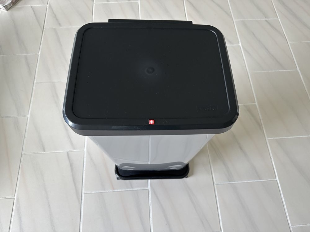 Treteimer rotho (Neu (gemäss Beschreibung)) in Wohlen AG für CHF 5 – nur Abholung auf Ricardo kaufen