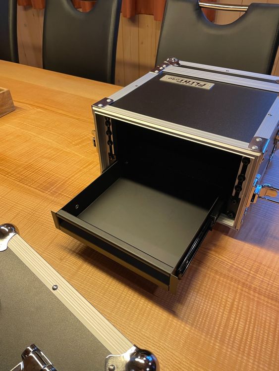 Flyht Pro Stage Rack 9,5" 3U Double Door mit Rackschublade (Gebraucht ...