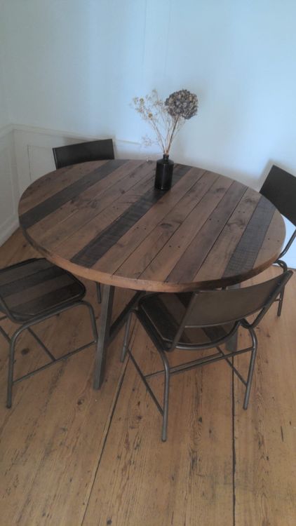 Schöner runder Esstisch (ohne Stühle) zum abholen | Kaufen auf Ricardo