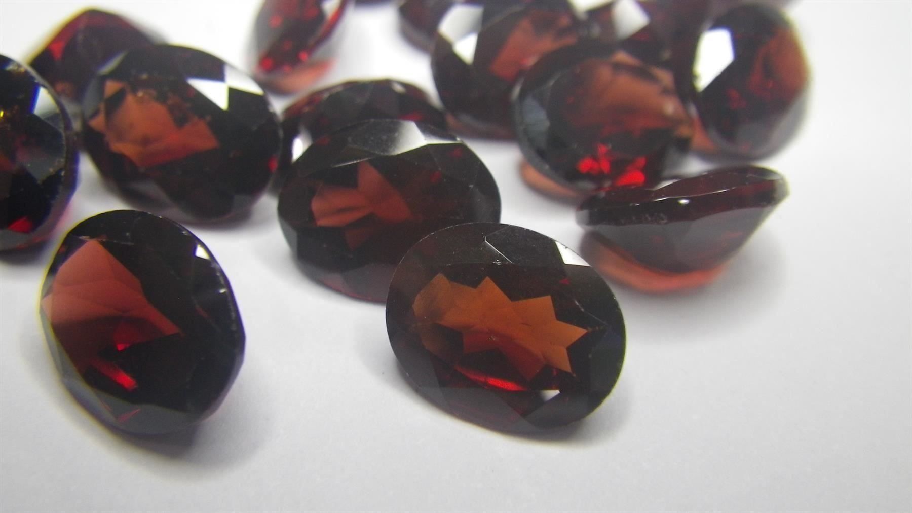 Promo - 2x Grenats ovales 10x8 mm - Valeur 140.- Fr (Neuf (Voir ...