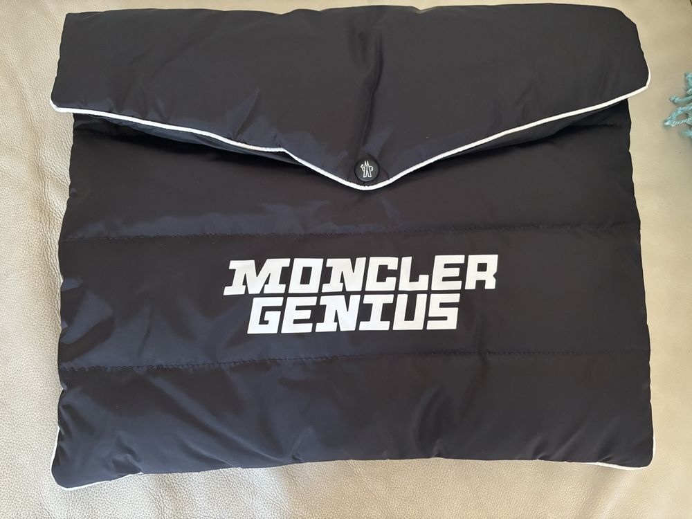 Moncler Genius laptop case (Neu (gemäss Beschreibung)) in Mendrisio für ...