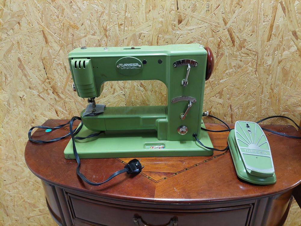 Turissa Ultramatic Nähmaschine mit Koffer und viel Zubehör (Gebraucht ...