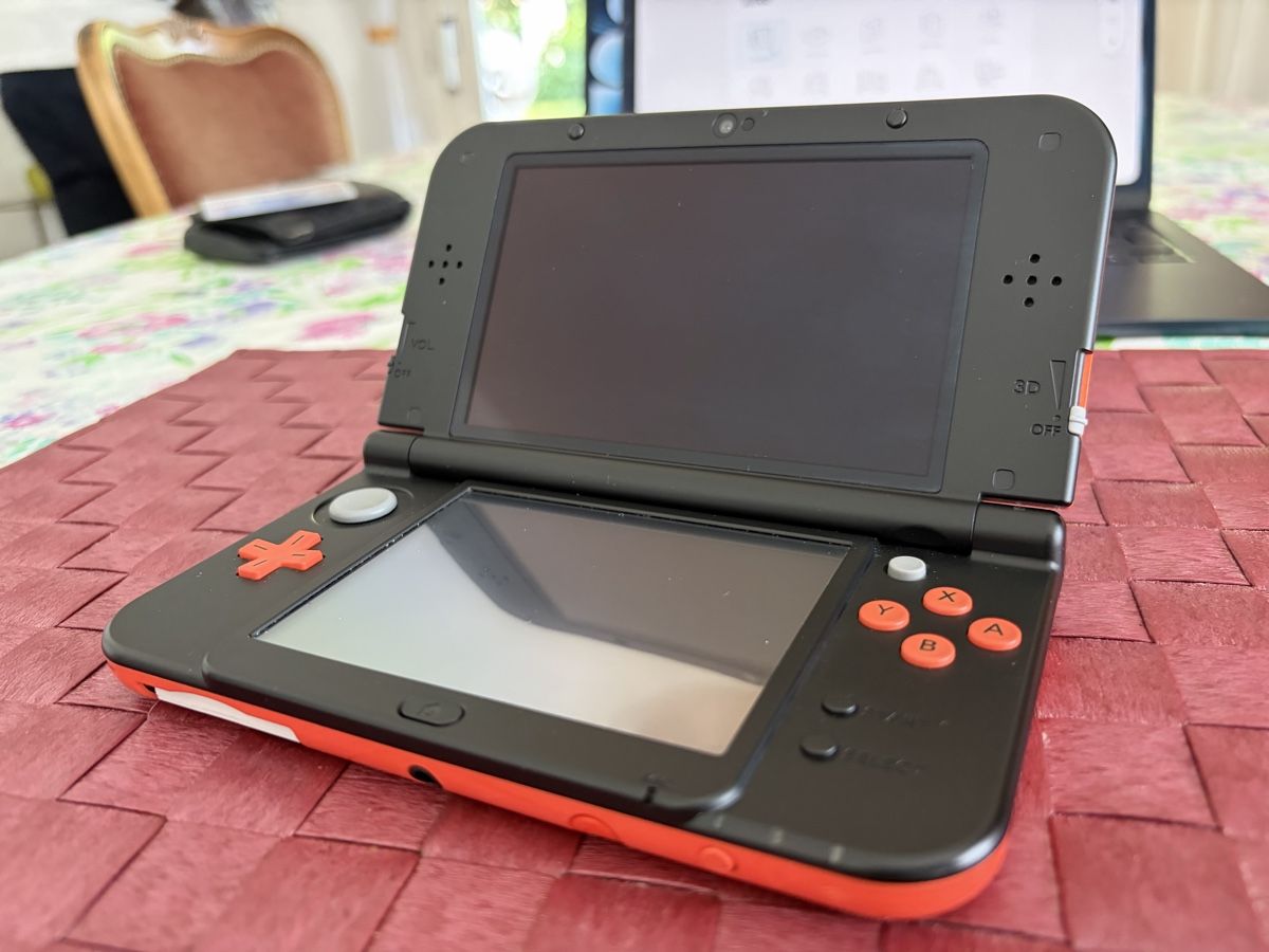 New Nintendo 3DS XL + Pokemon Mond (Neu (gemäss Beschreibung)) in ...