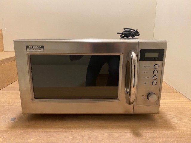 Gastro-Mikrowelle SHARP 1000W R-15AM Edelstahl (Gebraucht) in Zollikon für CHF 350 – nur ...