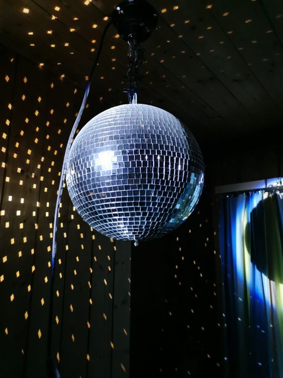 Discokugel mit Motor und Lampe (Gebraucht) in für CHF 80 – nur Abholung ...