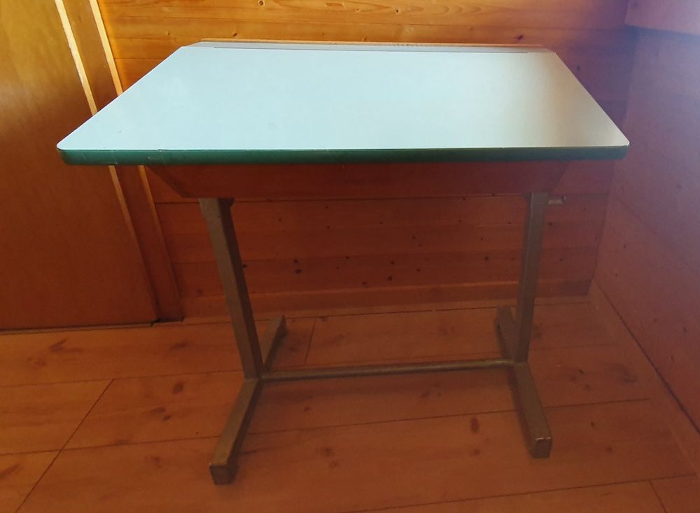 Pult / Schülerpult mit Stauraum | Acheter sur Ricardo