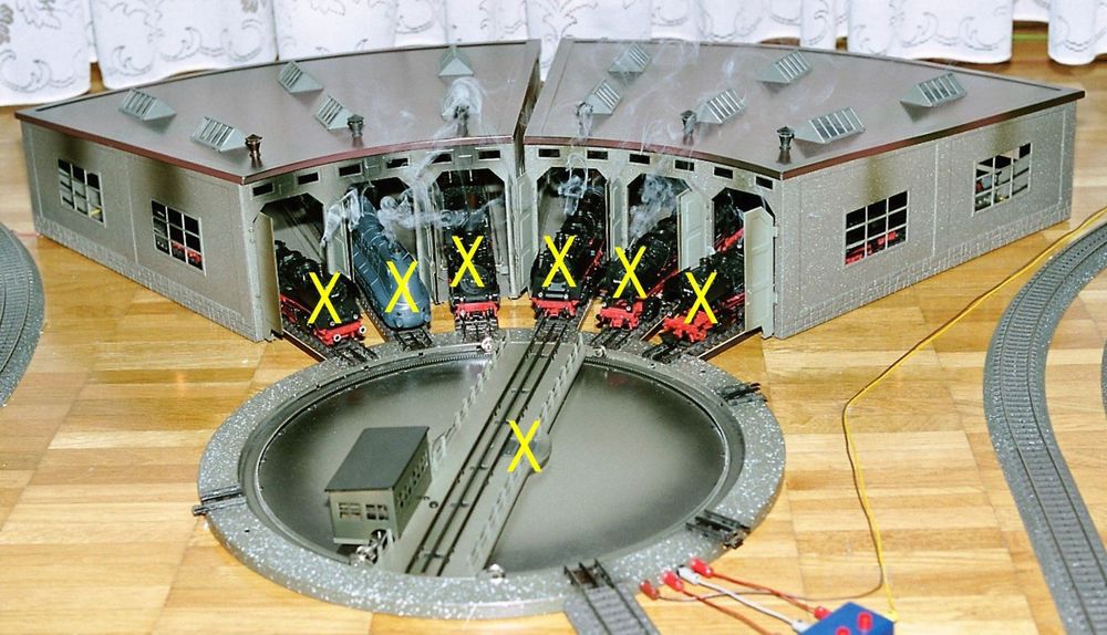 2 Märklin Lokschuppen 7028 super Zustand (Gebraucht) in Pratteln für ...