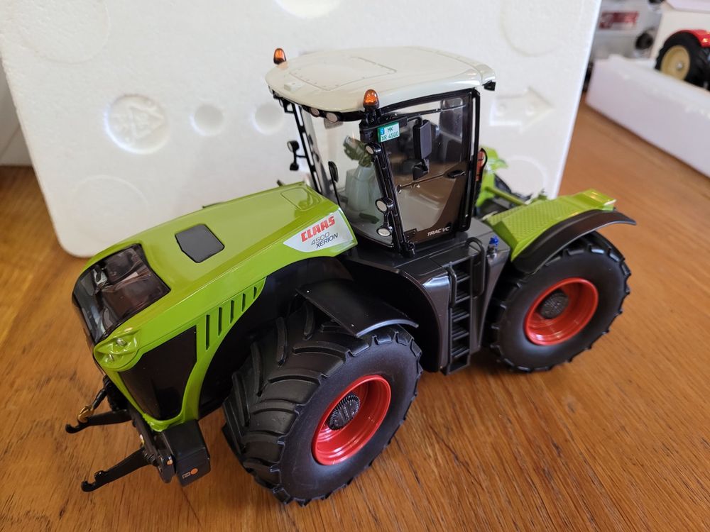 Claas Xerion 4500 Wiking 1/32 (Neu und originalverpackt) in Niederbüren ...