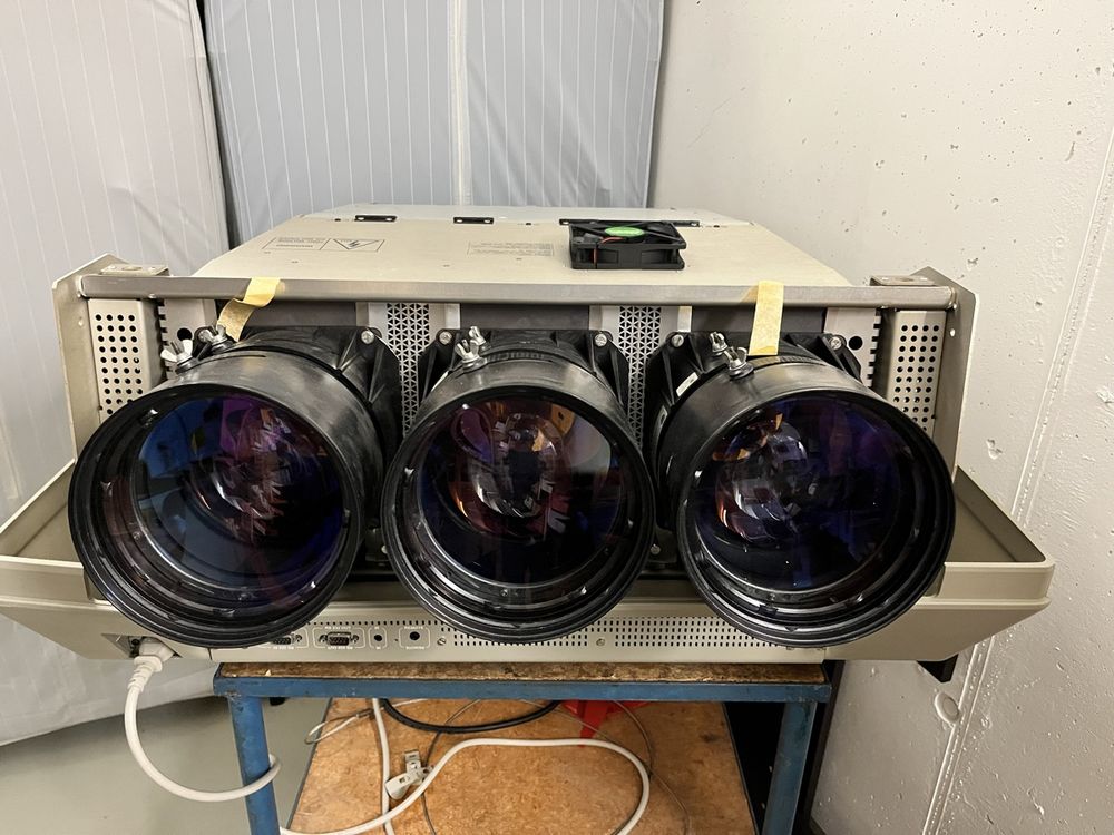 Barco Graphics 1208S Projektor (Röhre, CRT) | Kaufen auf Ricardo