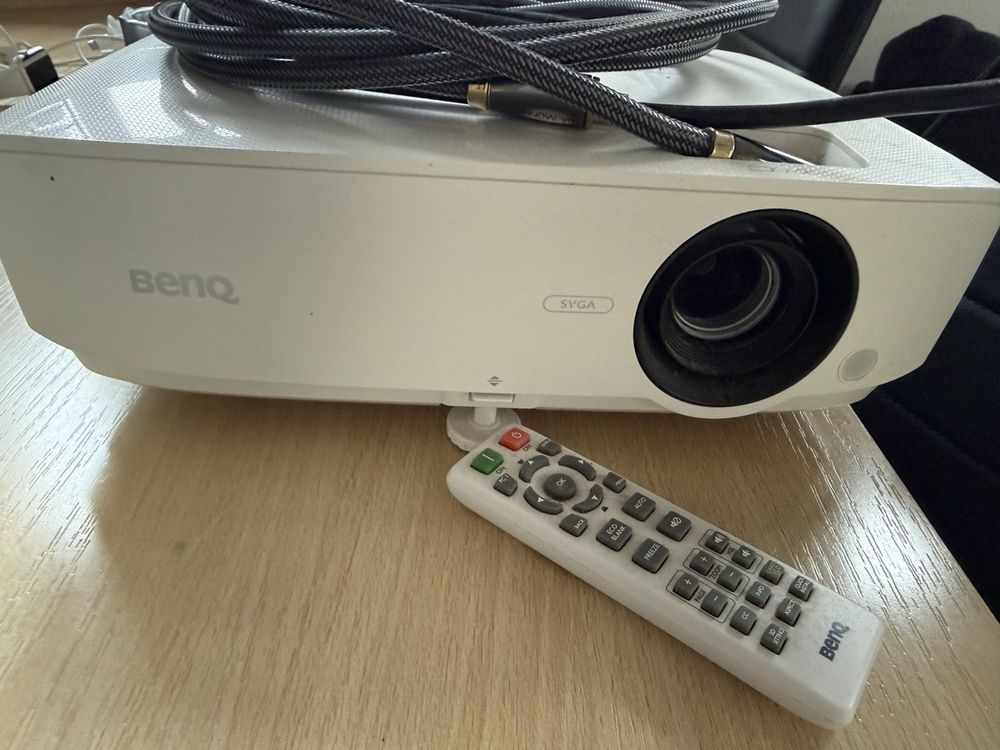 BenQ Beamer/Projektor - Ideal für Heimkino Abende! (Gebraucht) in ...