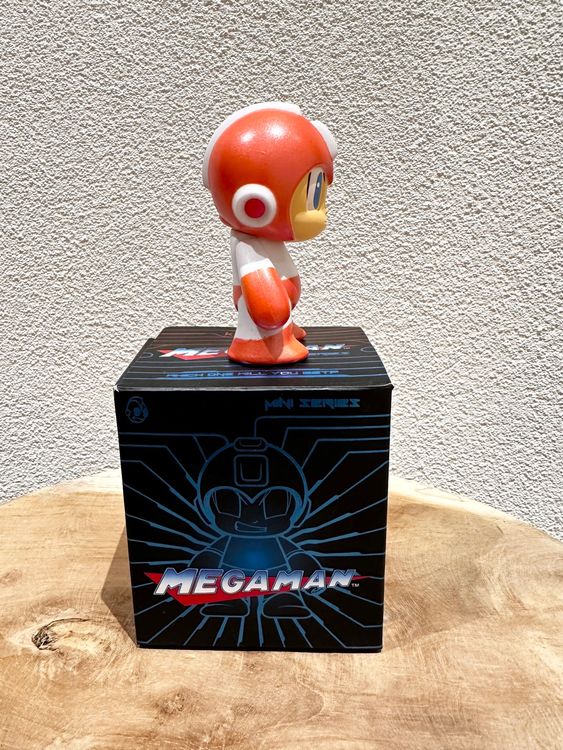 Kidrobot Capcom Red Mega Man Vinyl Mini Figur rare anime | Kaufen auf ...