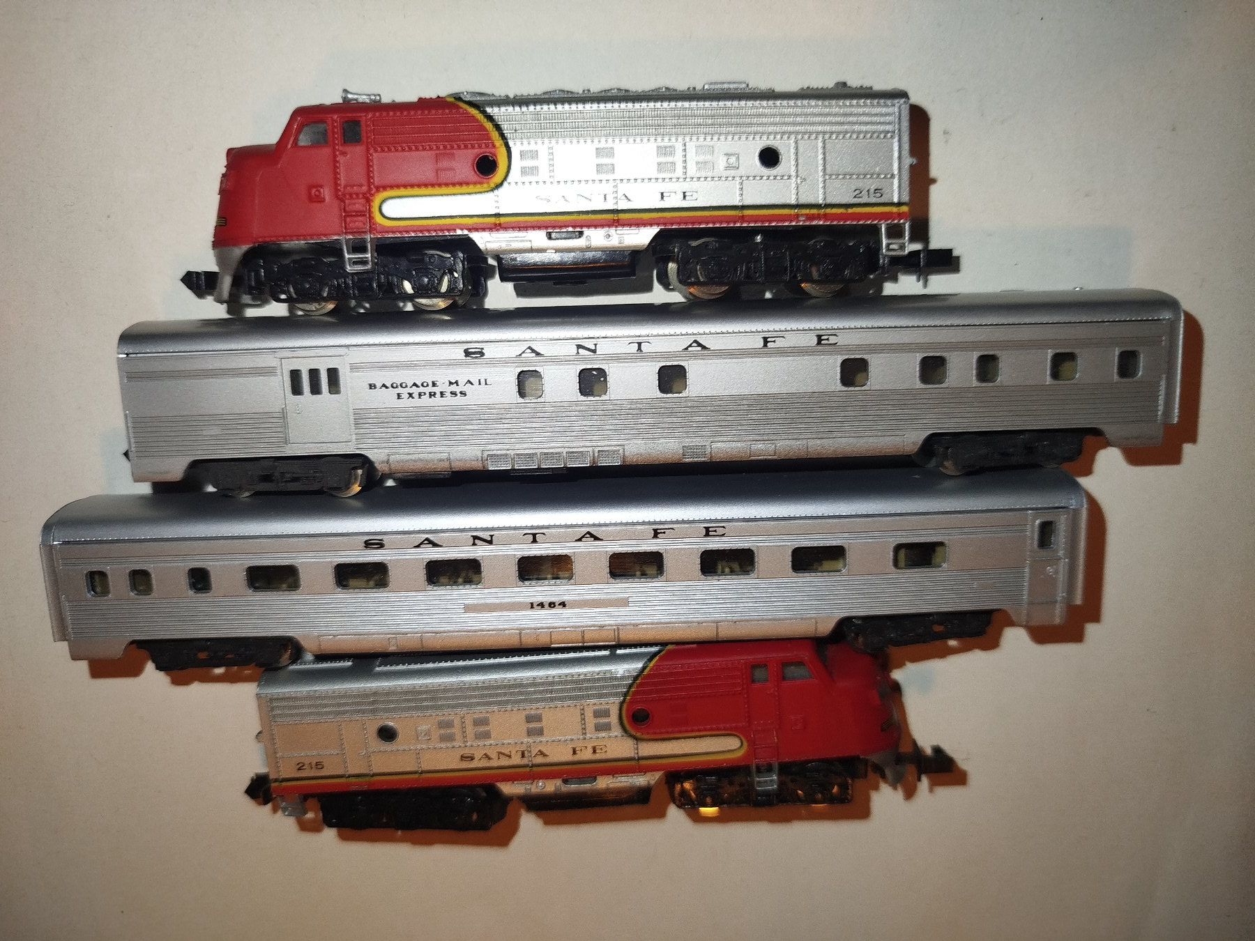 Modelleisenbahn Lokomotive und Wagen Santa Fe, Spur N (Gebraucht) in ...