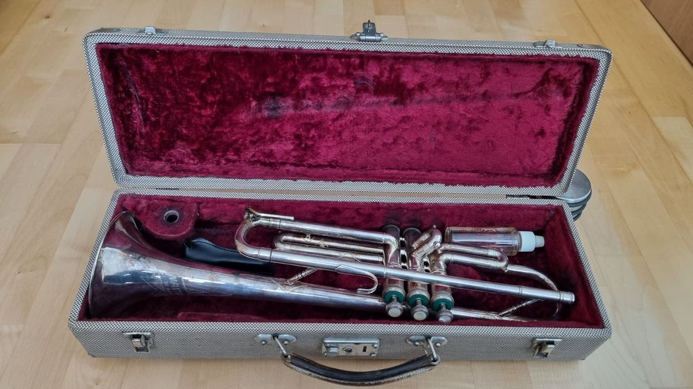 Trompete antik "MASTER DELUXE", Besson Mundstück (Defekt) in Beringen ...