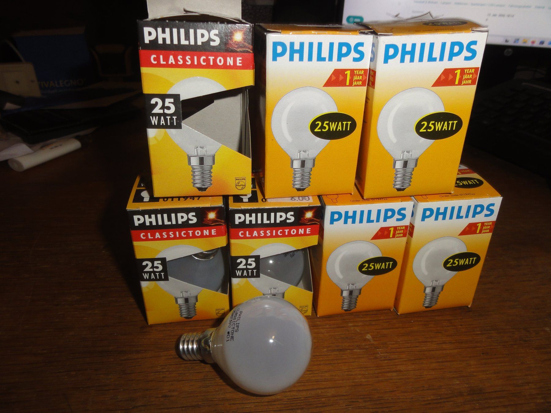 7 PHILIPS Glühbirnen 25 Watt matt E14 keine LED NEU in OVP (Neu und ...