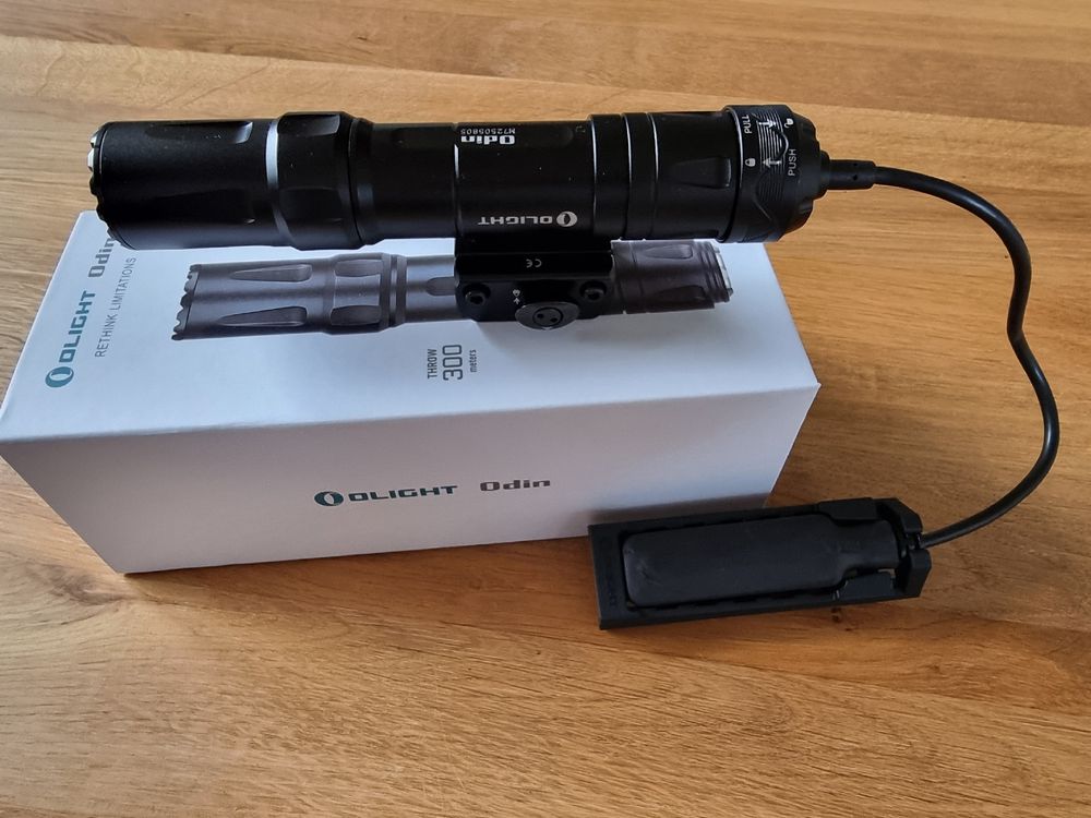Olight Odin Waffenlampe / Lampe zu verkaufen (Neu (gemäss Beschreibung ...