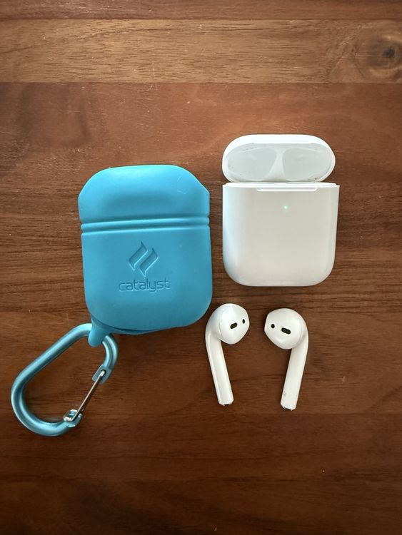 Apple AirPods (2. Gen.) A2031 inkl. wasserfeste Schutzhülle (Gebraucht ...