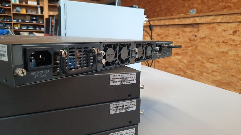 Netgear 10 Gigabit M7100-24X Switch mit 2x PSU (Gebraucht) in für CHF ...