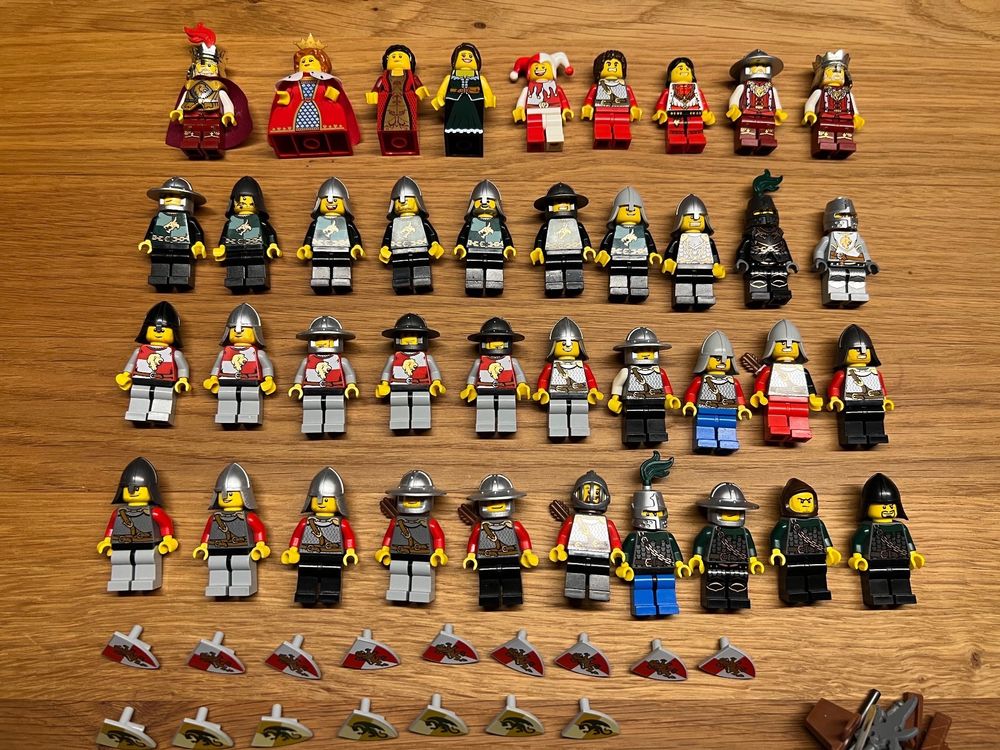 Lego Ritter Minifiguren mit Schilder und Waffen (Gebraucht) in Arbon ...