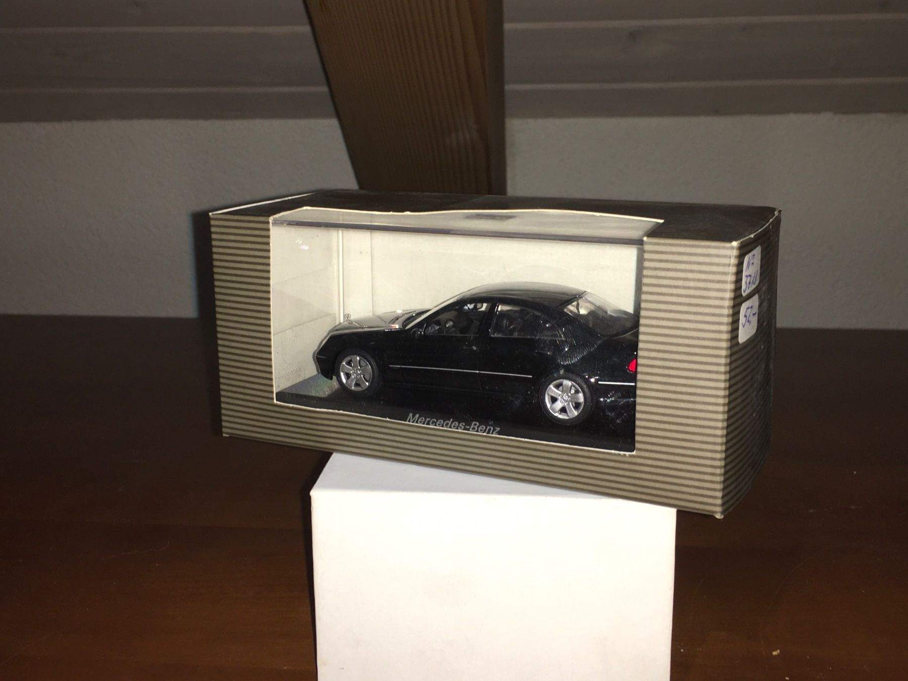 Mercedes-Benz E-Klasse 1/43 Mercedes Factory Box (Neu (gemäss ...