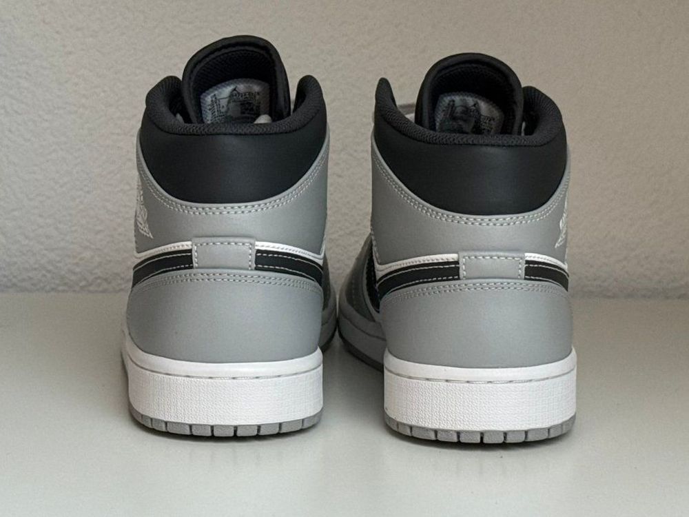 Air Jordan 1 Light Smoke Grey gr 43 (Neu und originalverpackt) in Muhen ...