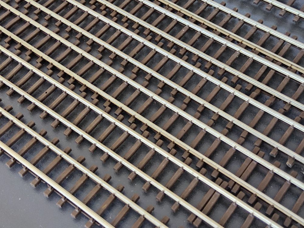 9 x Bemo 4201 __ gerades Flex Gleis 1000mm __ Spur H0m (Gebraucht) in ...