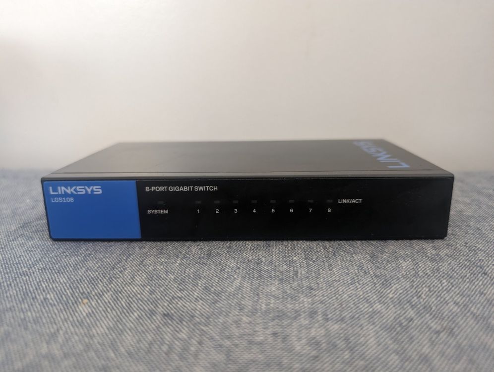 Linksys LGS108 Netzwerk-Switch 8 Ports, Top Zustand (Gebraucht) in ...