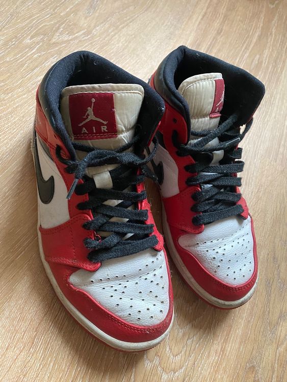 Baskets rouges style Jordan, p.39 (Gebraucht) in Tavannes für CHF 7 ...