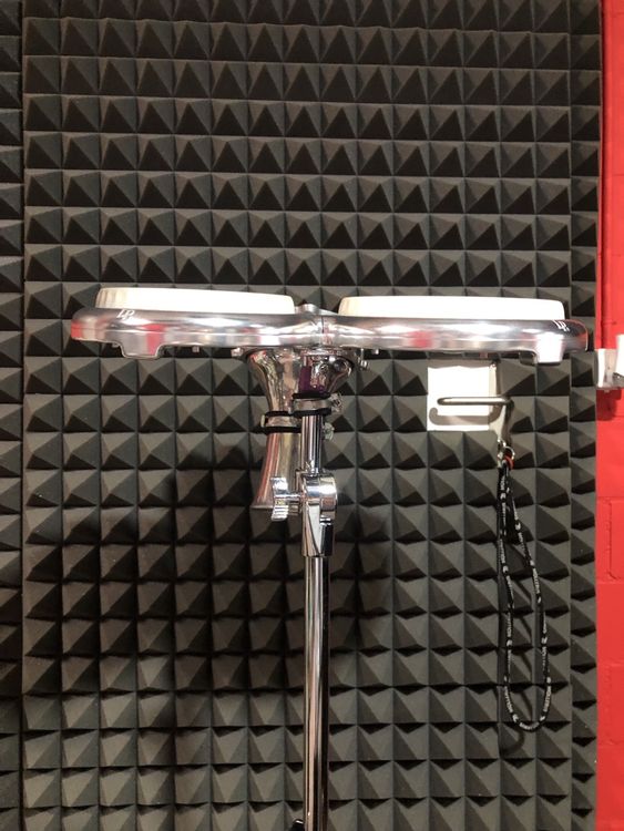 Bongos LP +kleine darbuka mit stander (Neu (gemäss Beschreibung)) in ...