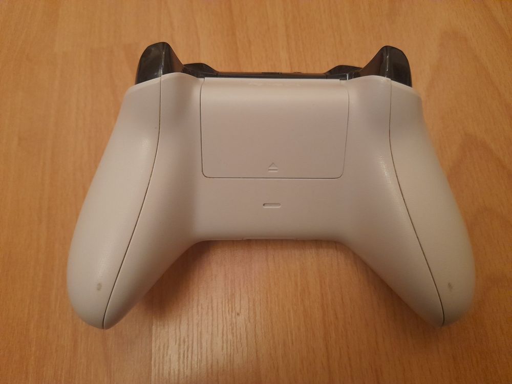 Xbox One S Konsole + 1 Controller & Assassin's Creed (Gebraucht) in ...